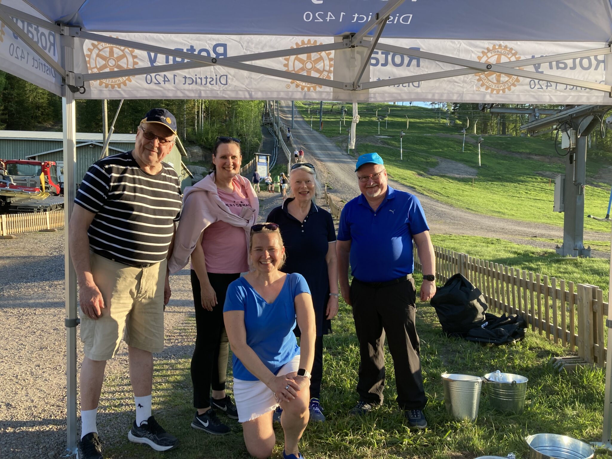 Juhlajulkaisu ja kansaa kuntoportailla – Porvoo Läntinen – Borgå ...